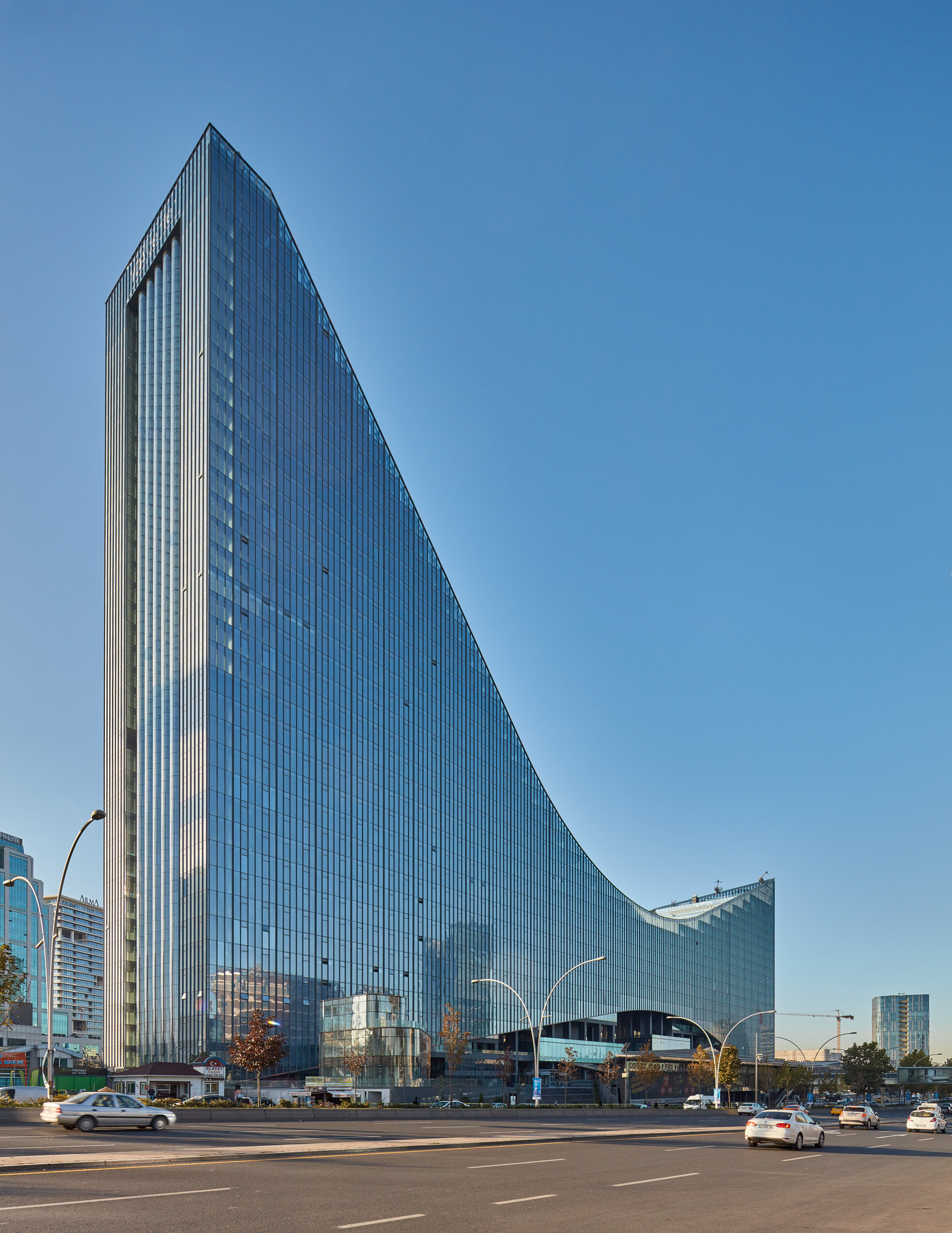 GUARDIAN GLASS, YDA CENTER’I IŞIKLA BULUŞTURUYOR... | Guardian Glass