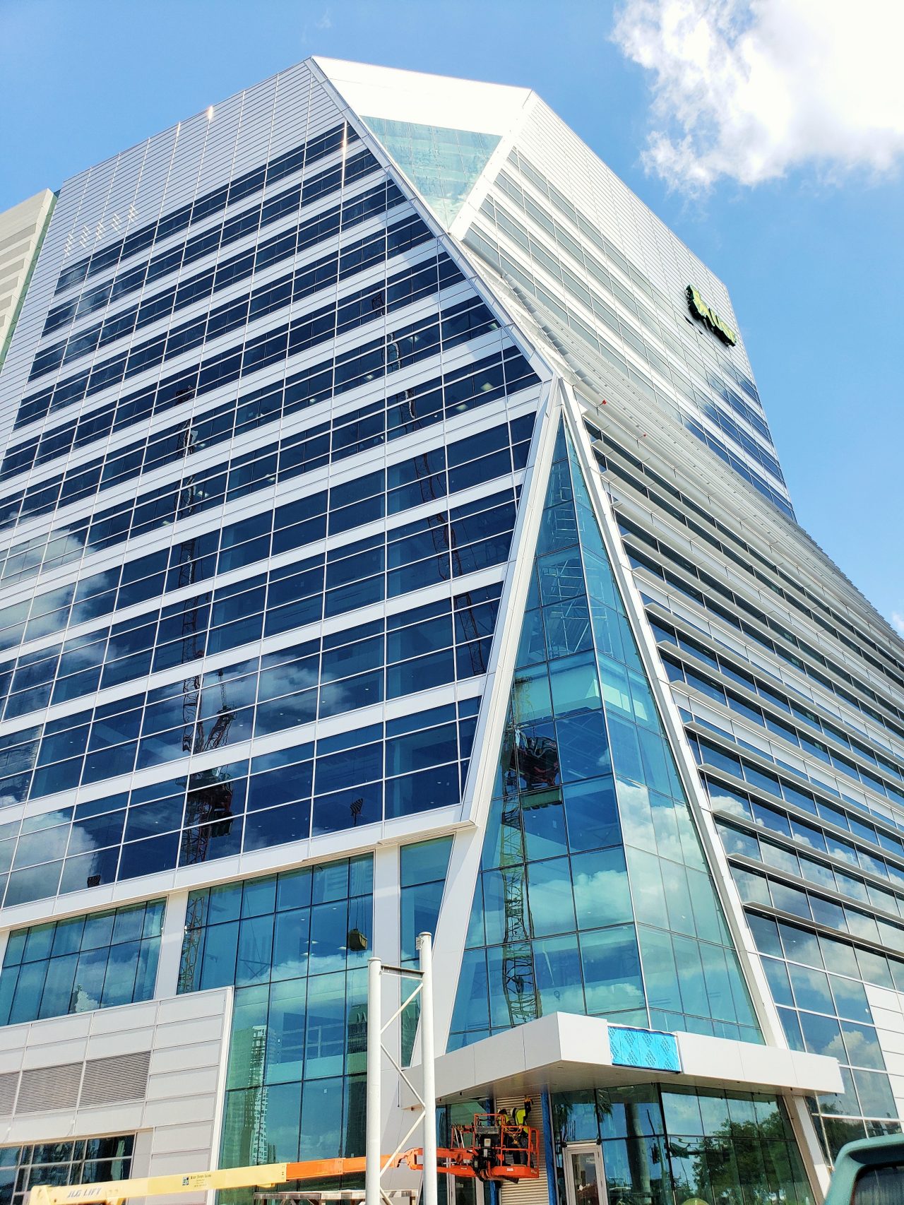 Tinted glass definition | Guardian Glass