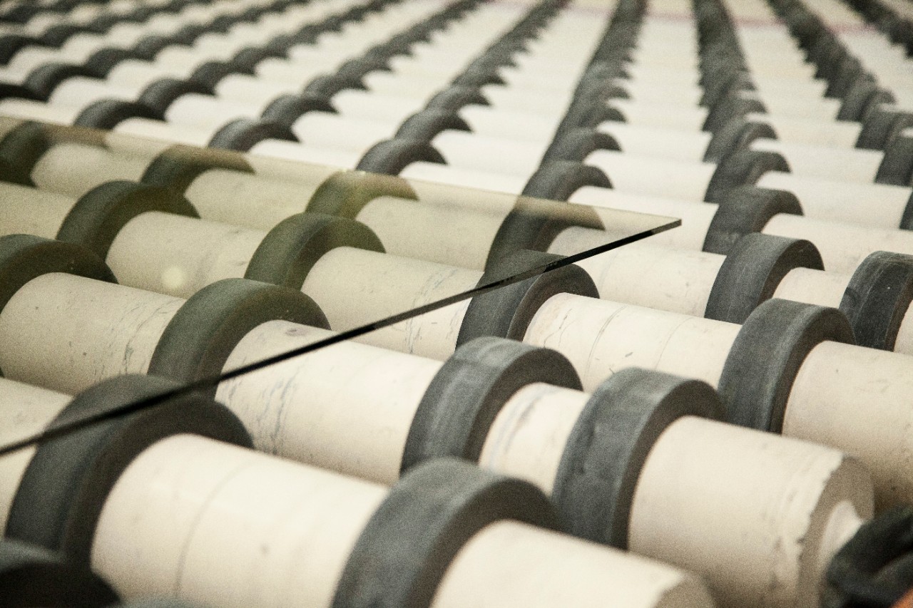 Roller wave distortion tolerance definition | Guardian Glass