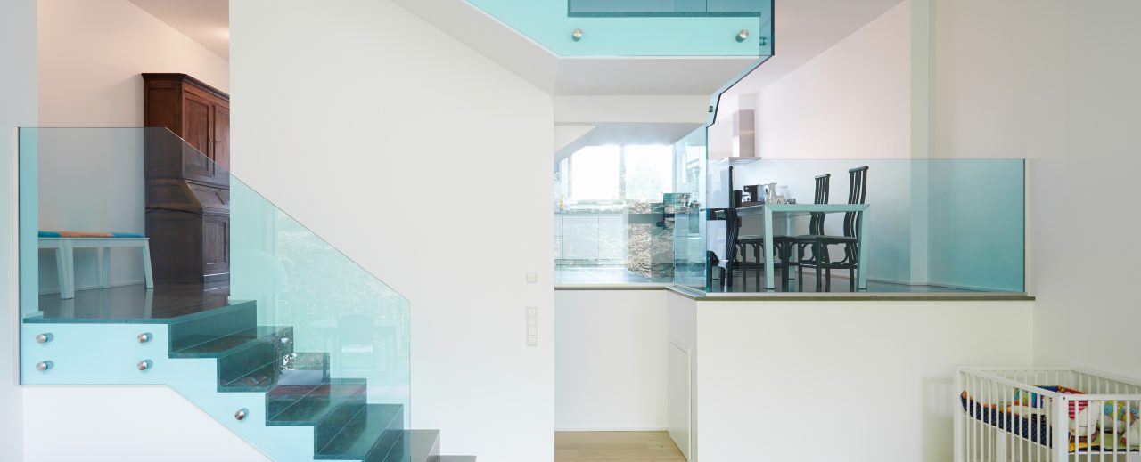 Glass balustrade, railing & barrier | Guardian Glass